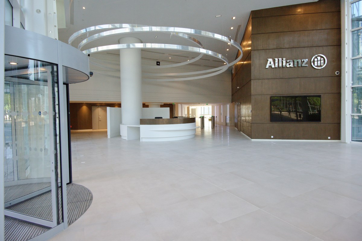 Tour Allianz One